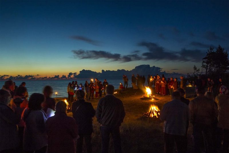 Sestdien Staldzenes stāvkrastā ļaudis pulcēsies uz “Senās uguns nakti ...