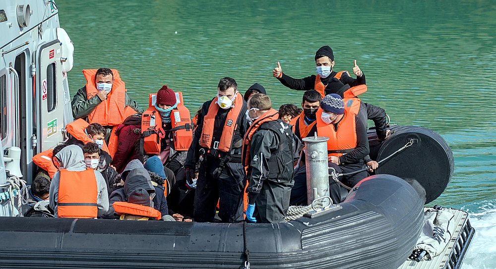Albāņu migranti iekāro Lielbritāniju: vairākums iebraucēju papildina ...