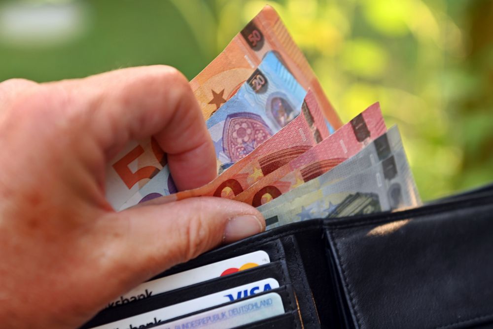 Cik daudz skaidras naudas vajadzētu glabāt mājās? Eksperti sniedz ...