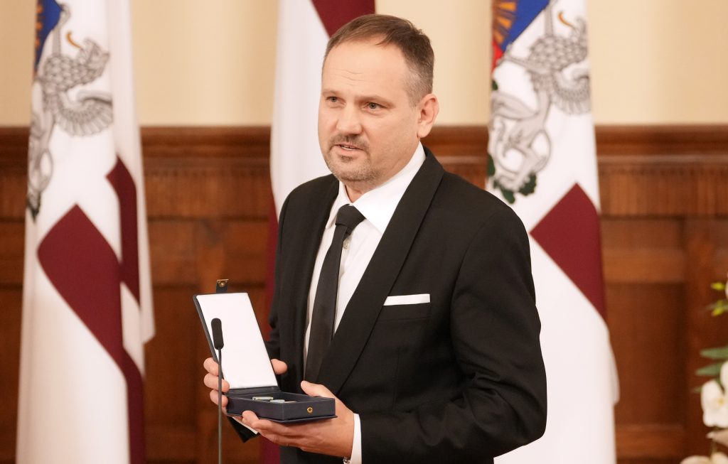 “Uztrauc, kas tagad notiek pasaulē!” Saruna ar mūziķi Raimondu Tigulu ...