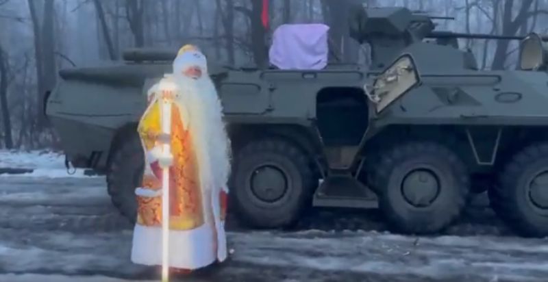 VIDEO. Tikmēr Krievijā… Salavecis uz svētku egles atklāšanu ierodas ...