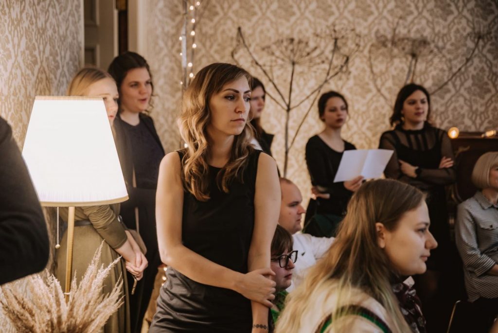 FOTO. Lūznavas muižā sirsnīgos svētkos atklāta šveiciešu mākslinieka ...