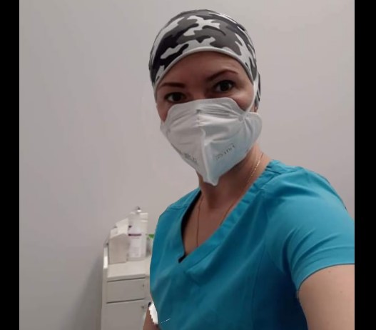 “Dzīvot laika nav…” medmāsa emocionāli atvadās no Latvijas un dodas ...