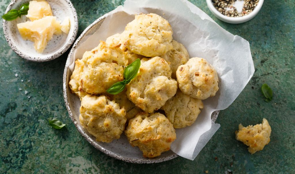 Perfekta garša un viegla pagatavošana – siera cepumi | LA.LV