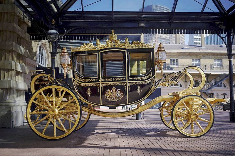 Atklāts, kādā karietē Lielbritānijas karalis Čārlzs III dosies uz ...