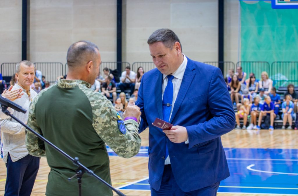 Ukrainas aizsardzības ministrs apbalvo Ogres novada pašvaldības ...