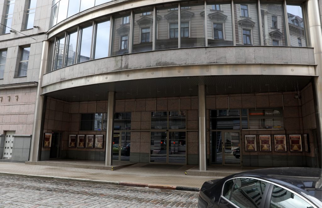 “Maskavas nama” jaunā vadība plāno no ēkas noņemto uzrakstu atjaunot ...