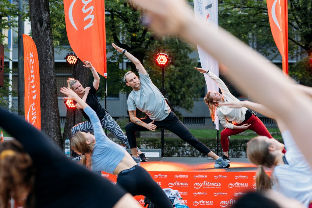 Ar vērienīgu āra treniņu pirmo reizi Latvijā tika atzīmēta starptautiskā Sporta klubu diena | LA.LV