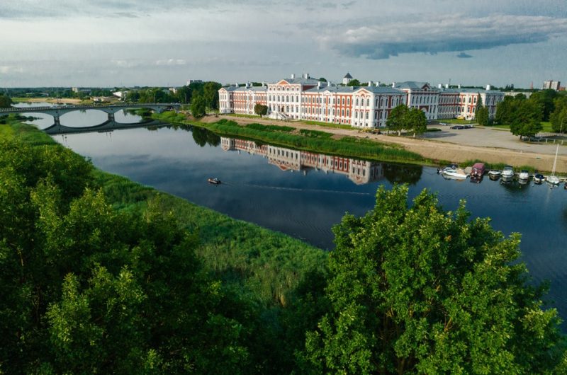 Jelgavā pie Lielupes tilta būvdarbu laikā atrod kara laika lādiņus | LA.LV