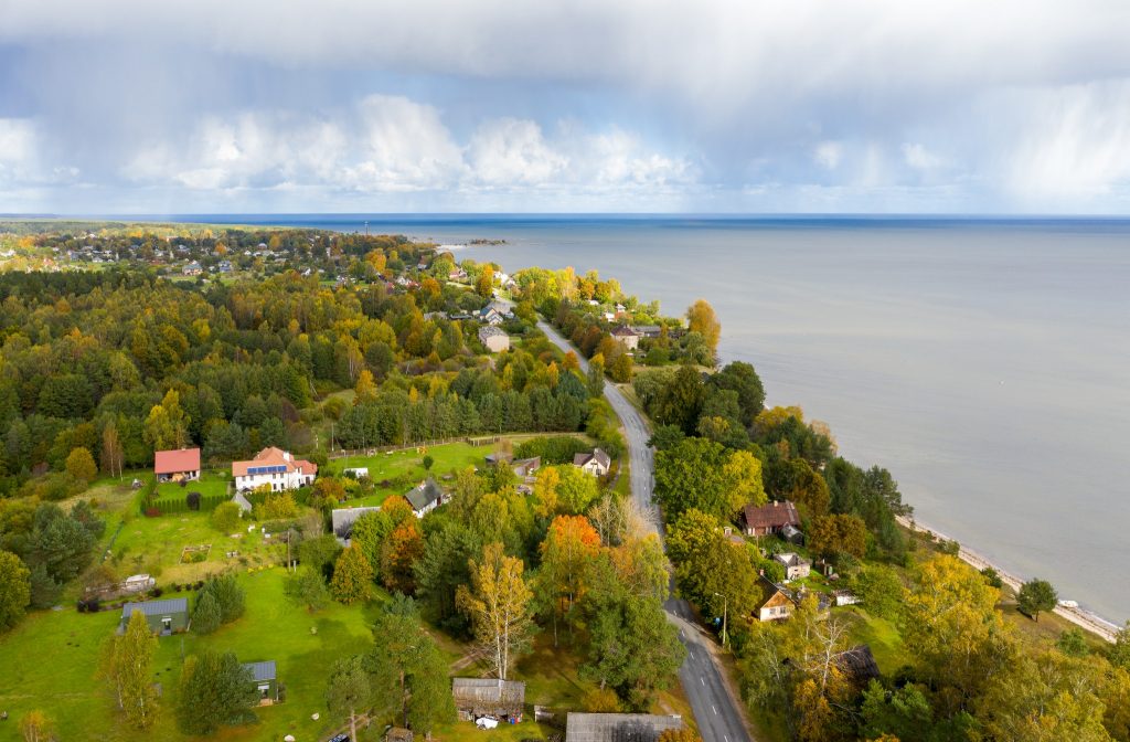 Svētdien kļūs saulaināks un valsts austrumos gaiss iesils līdz +27 ...