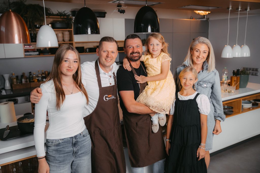 FOTO, VIDEO. Armands Simsons neslēpj – ir kāds ēdiens, kura gatavošana ...