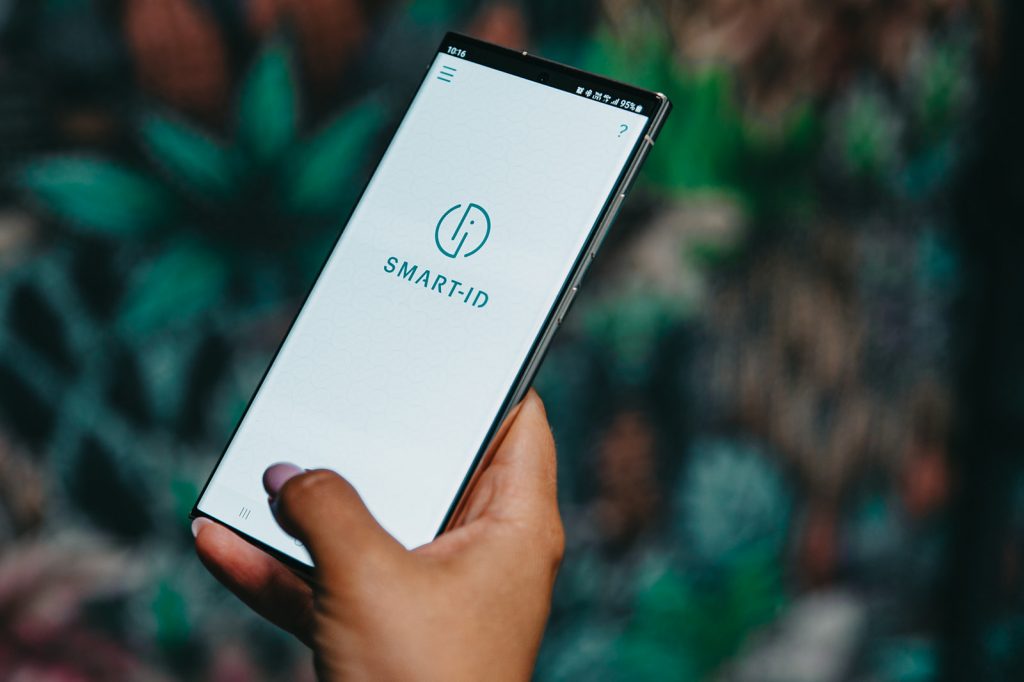 Kā lietot Smart-ID elektronisko parakstu? Ērta un droša izvēle | LA.LV