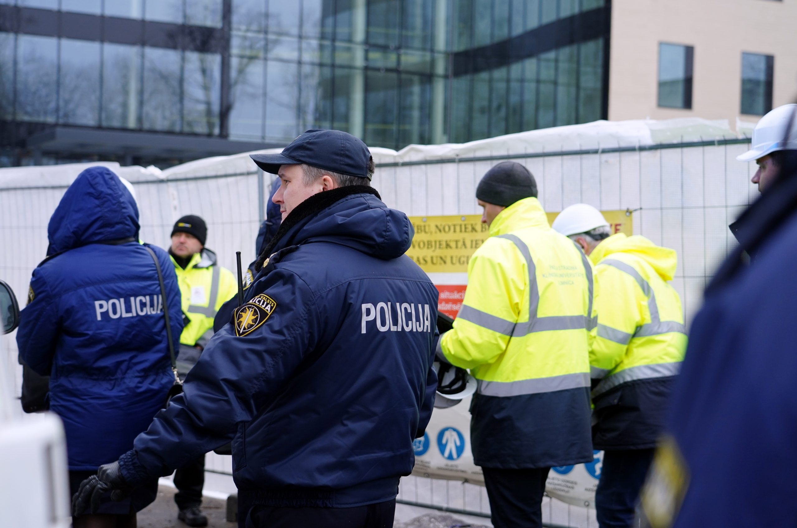 PSKUS būvlaukuma pārņemšanu no “Velves” uzrauga Valsts policija | LA.LV