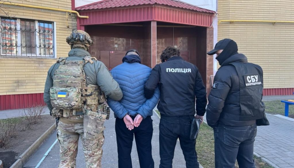 VIDEO. Ukrainā aizturēti krāpnieciska zvanu centra dalībnieki, cietušie ...