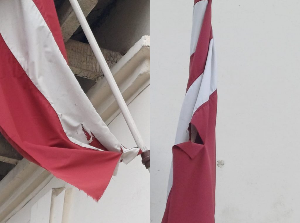 FOTO. “Stacijā saplēsts, izbalējis, netīrs karogs!” lasītāja jautā, kur ...