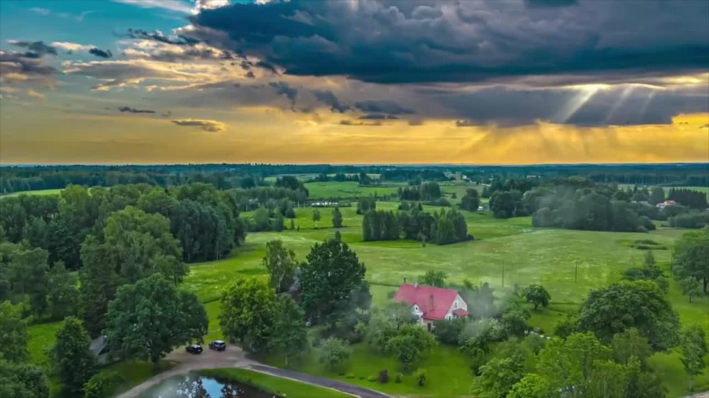 VIDEO. Tik skaistas debesis un zeme ir tikai Latvijā! Latviešu ...