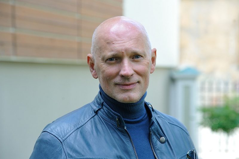 Alvis Hermanis atkal noskaities uz tiem, kas “pie šprices”, tāpēc ...