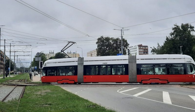 Nedarbojās luksofori, veikali, aptiekas un pat domes ēka tika slēgta ...