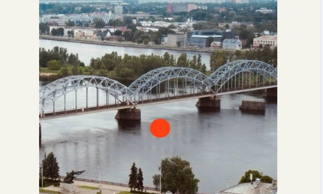 “Tam ir jābūt noslēpumam?” Laivotāji brīdina, ka Daugavā atrodas ...