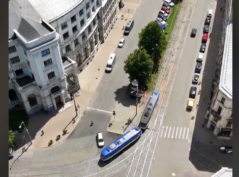 VIDEO. Interesants krustojums Rīgā, kur tramvajs var braukt jebkurā ...