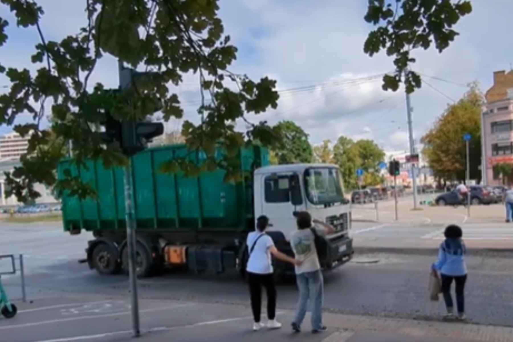 Par mata tiesu no traģēdijas! Bīstamais krustojums Teikā — kravas auto ...