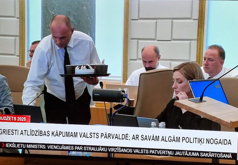 “Ja ir oficiants, tad vajag normālu porcelānu!” Soctīklotājus līdz ...