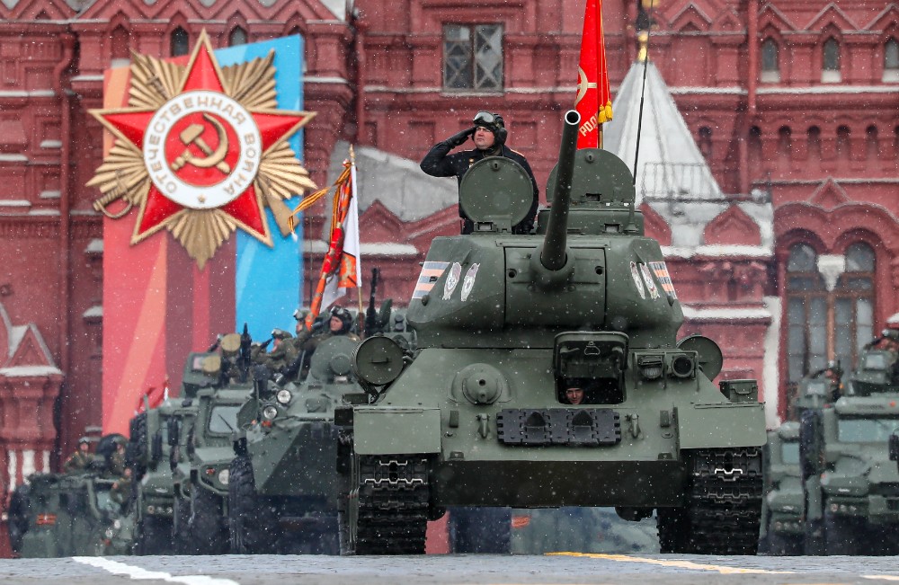 Ukrainas kaujas laukā parādījušies “slepenie” tanki – Krievi izdomājuši ...