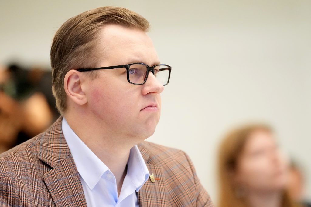 Rokpelnis par “airBaltic”: Visu laiku tiekam baroti ar salkaniem ...