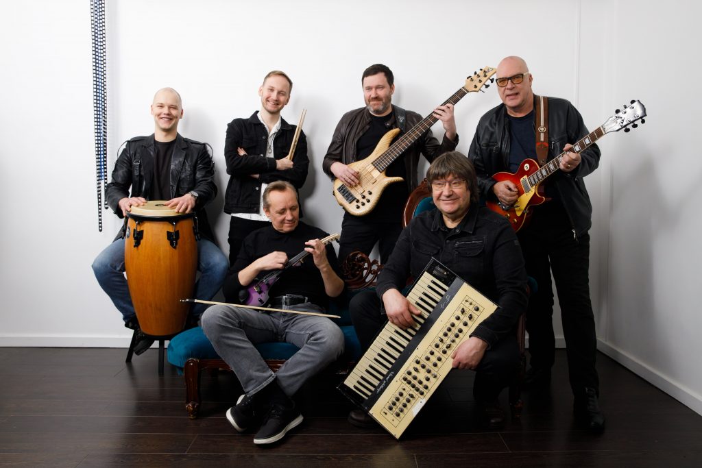 Muzikāla sensācija! Kopā uz vienas skatuves uzstāsies Sūzija Kvatro un ...