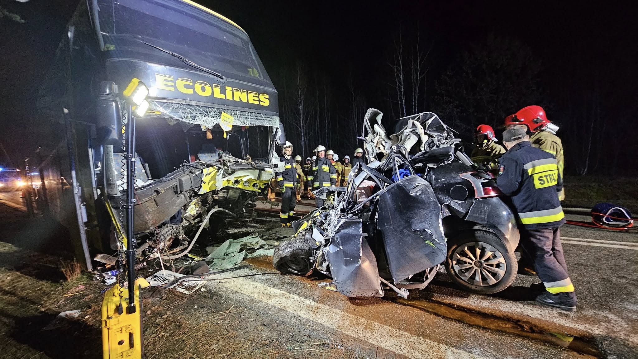 “Ecolines” autobuss piedzīvojis traģisku avāriju Polijā – tajā iekšā ...
