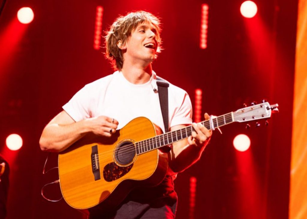 Noklausies! Chris Noah no jauna interpretē Jura Kulakova hitu “Mēs ...