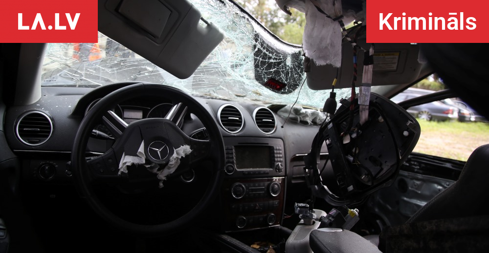 Bīstamais nogurums: Jelgavā autovadītājs aizmieg pie stūres un iebrauc ...