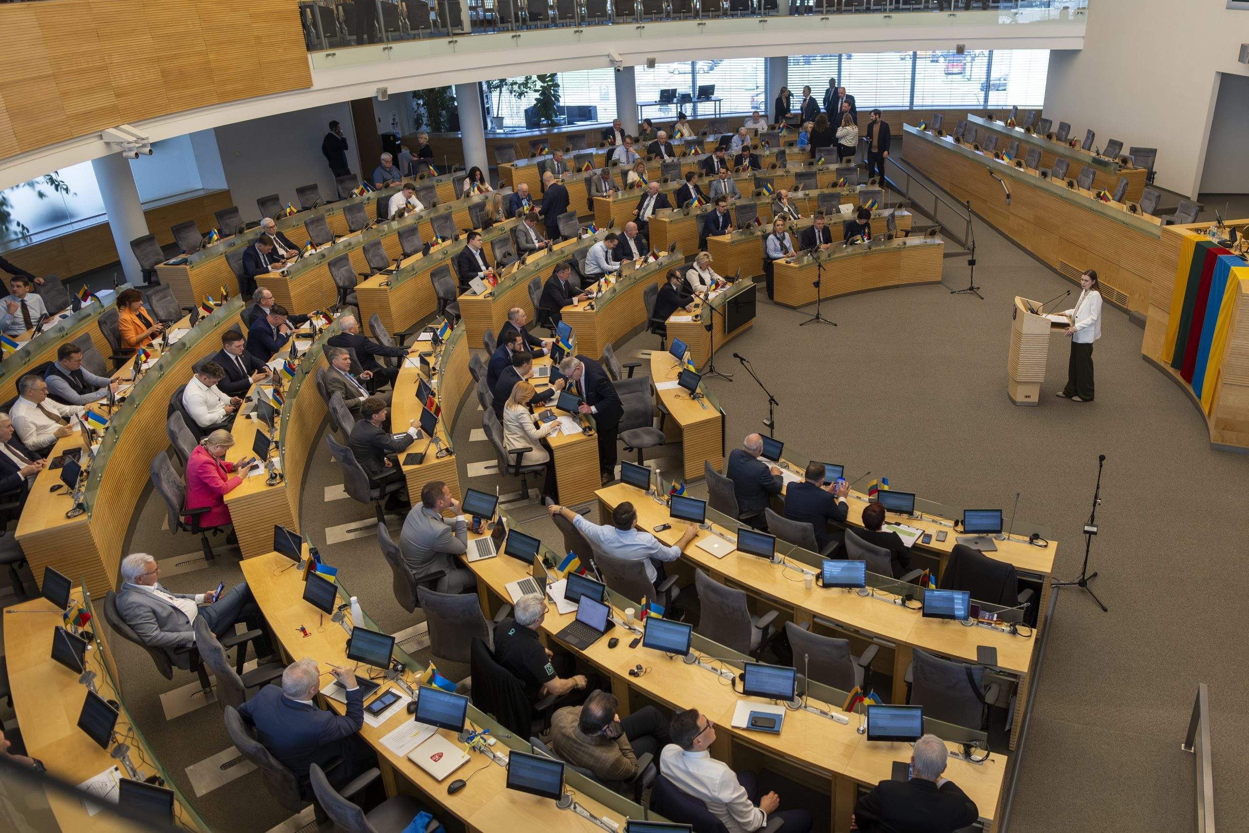 Pēc žurnālistu veiktās izmeklēšanas, kas izraisīja vairākus skandālus ...