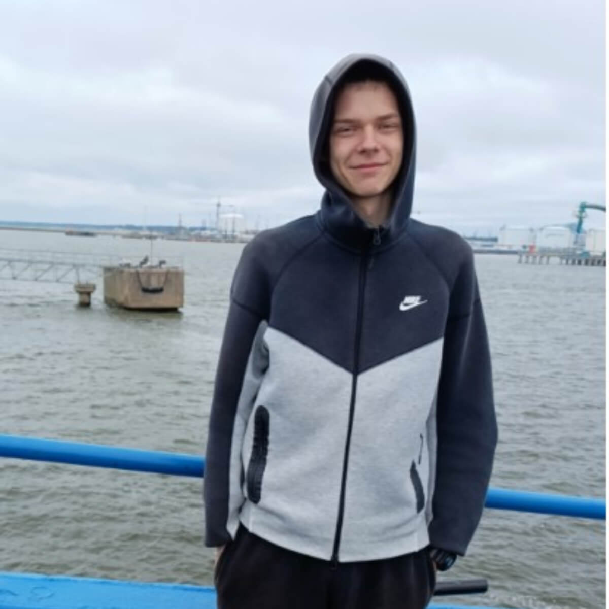 Valsts policija meklē bezvēsts prombūtnē esošo 2009. gadā dzimušo ...