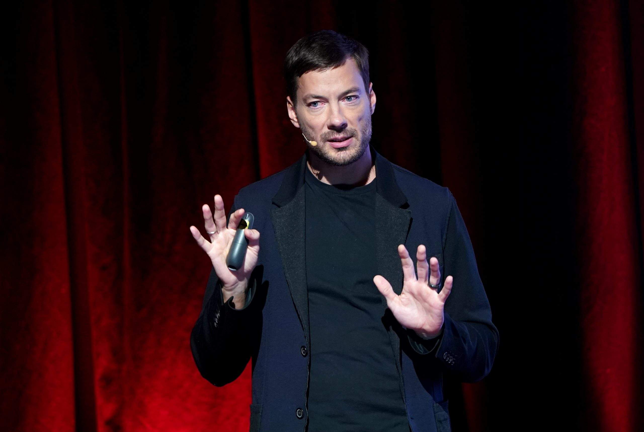 “Viens gar zemi, vēl viens palicis!” Soctīklotāji komentē Broka pauzi ...