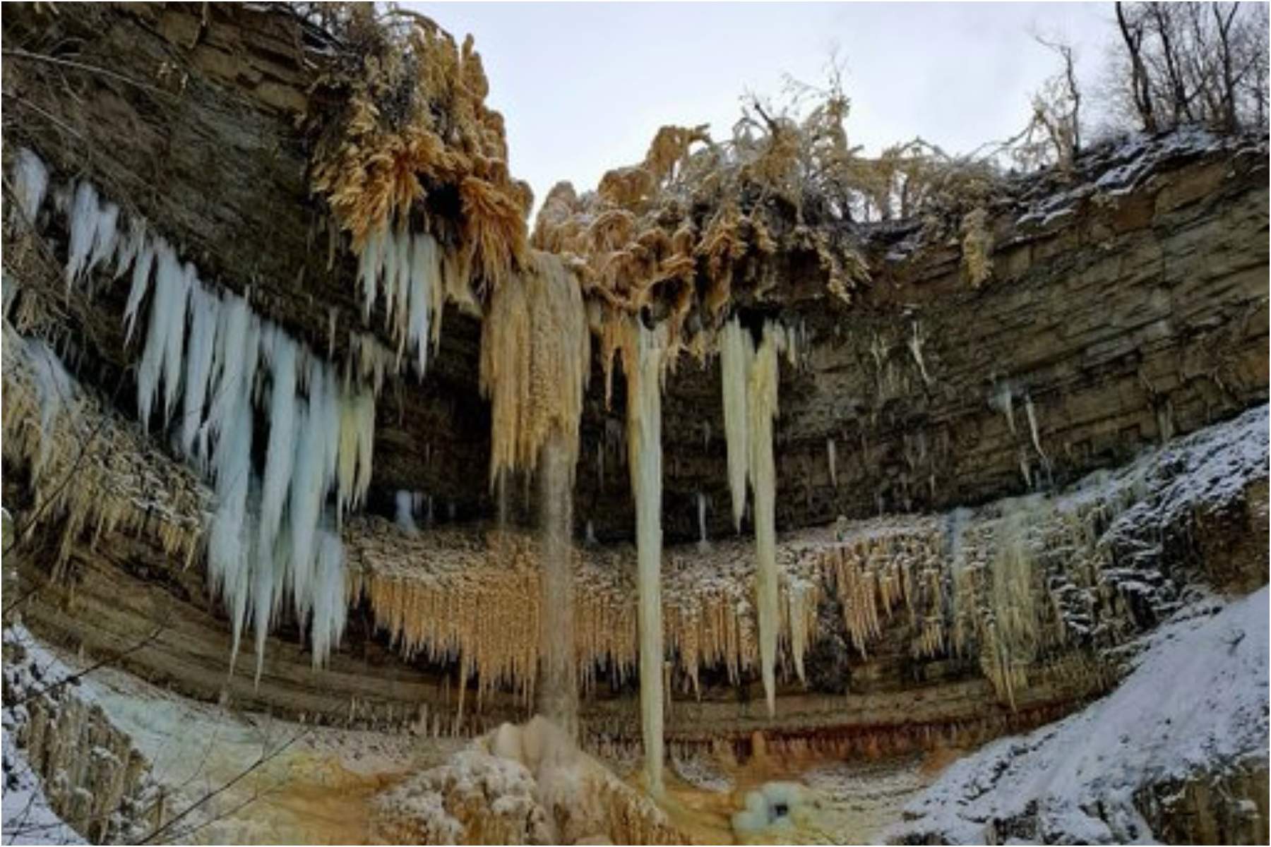 VIDEO. Bēga, klupdami, krizdami! Leduskritums Igaunijā teju nogalina ...