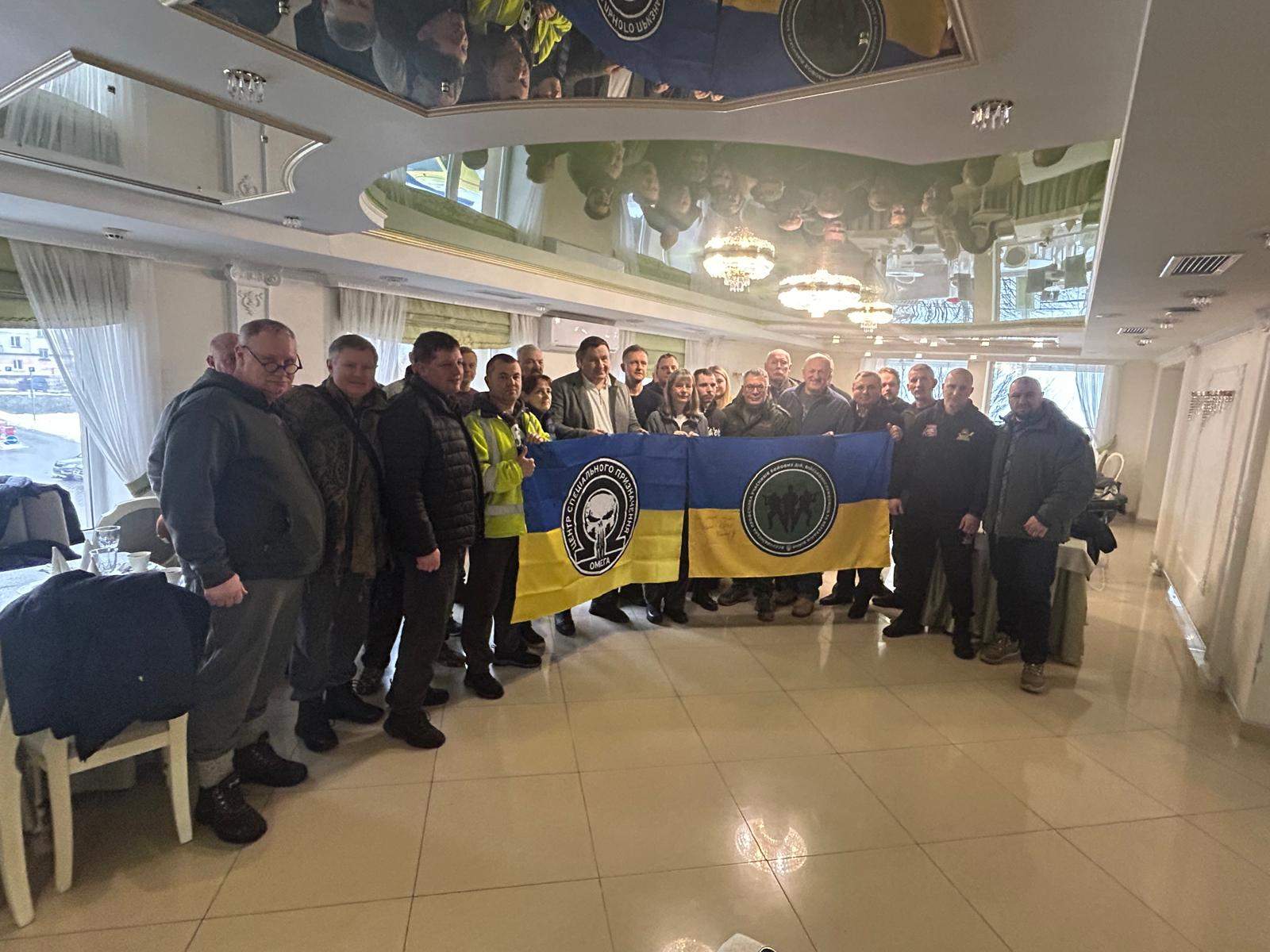 Pēteris Apinis: Sniegputenī un dubļos Helmaņa autokonvojā uz Ukrainu ...